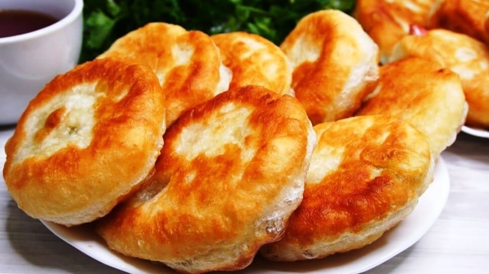Ungarische Langos mit Knoblauchcreme & Käse - Einfach Nur Lecker Ungarische Langos mit Knoblauchcreme & Käse - Einfach Nur Lecker